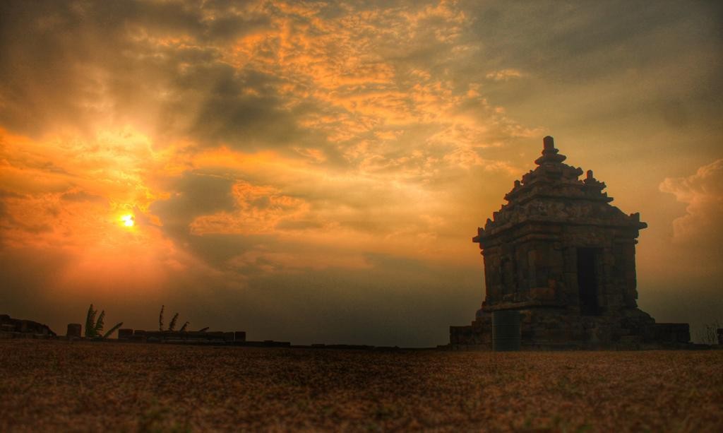 discoverz: "Candi Ijo " The Green Hill Java Temple