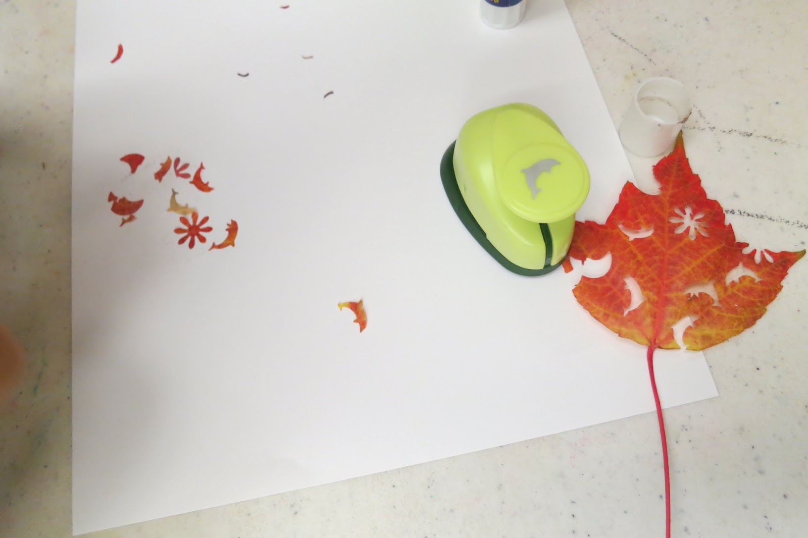 Toddler Art Class: Leaf Punching : library makers