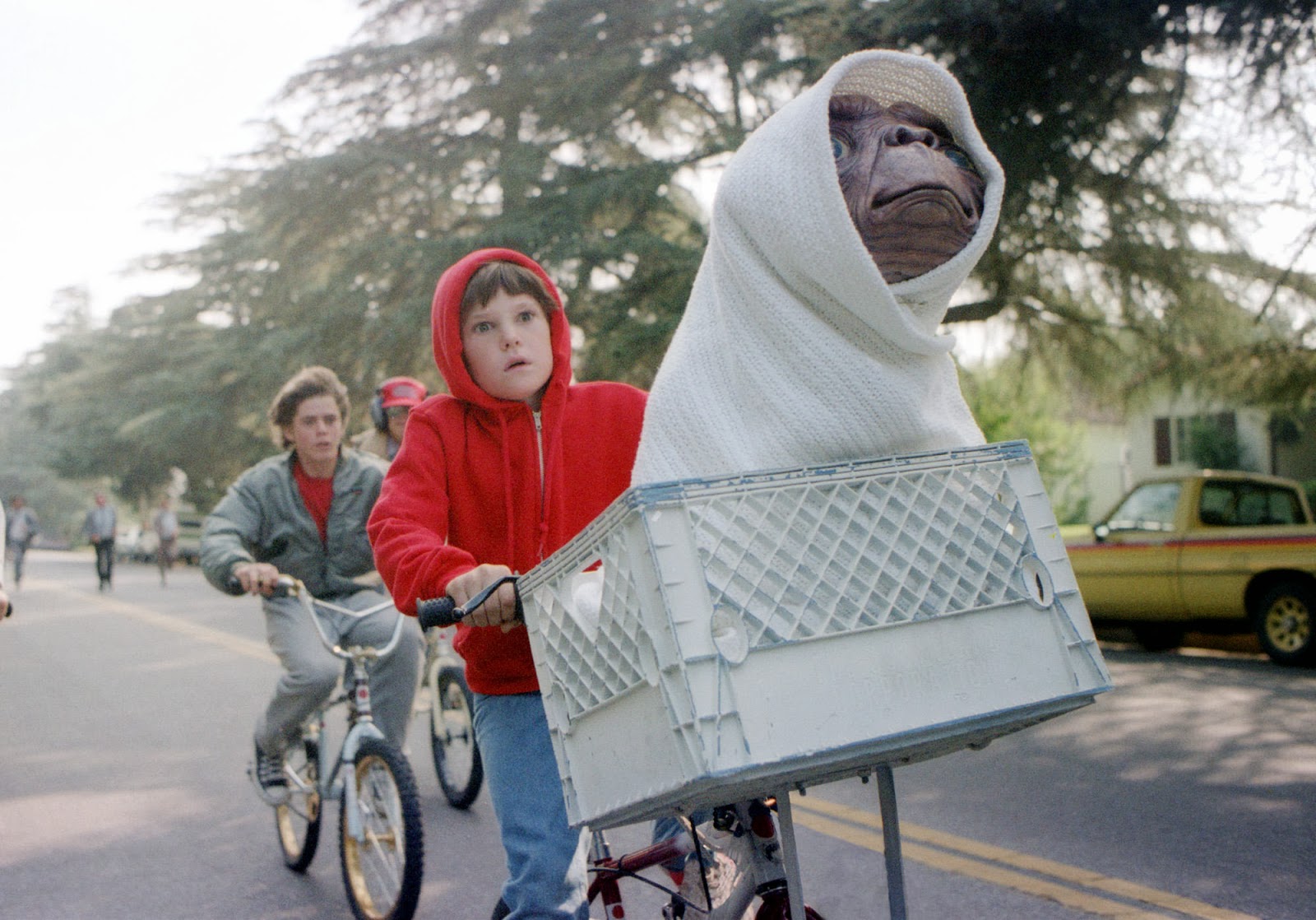 Seeing Is Believing: Movie Review: "E.T., The Extra-Terrestrial" (1982)