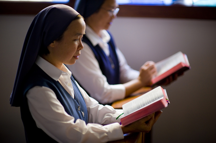 Elyse Butler Mallams - Hawaii Photographer: Nun | Faces of Faith