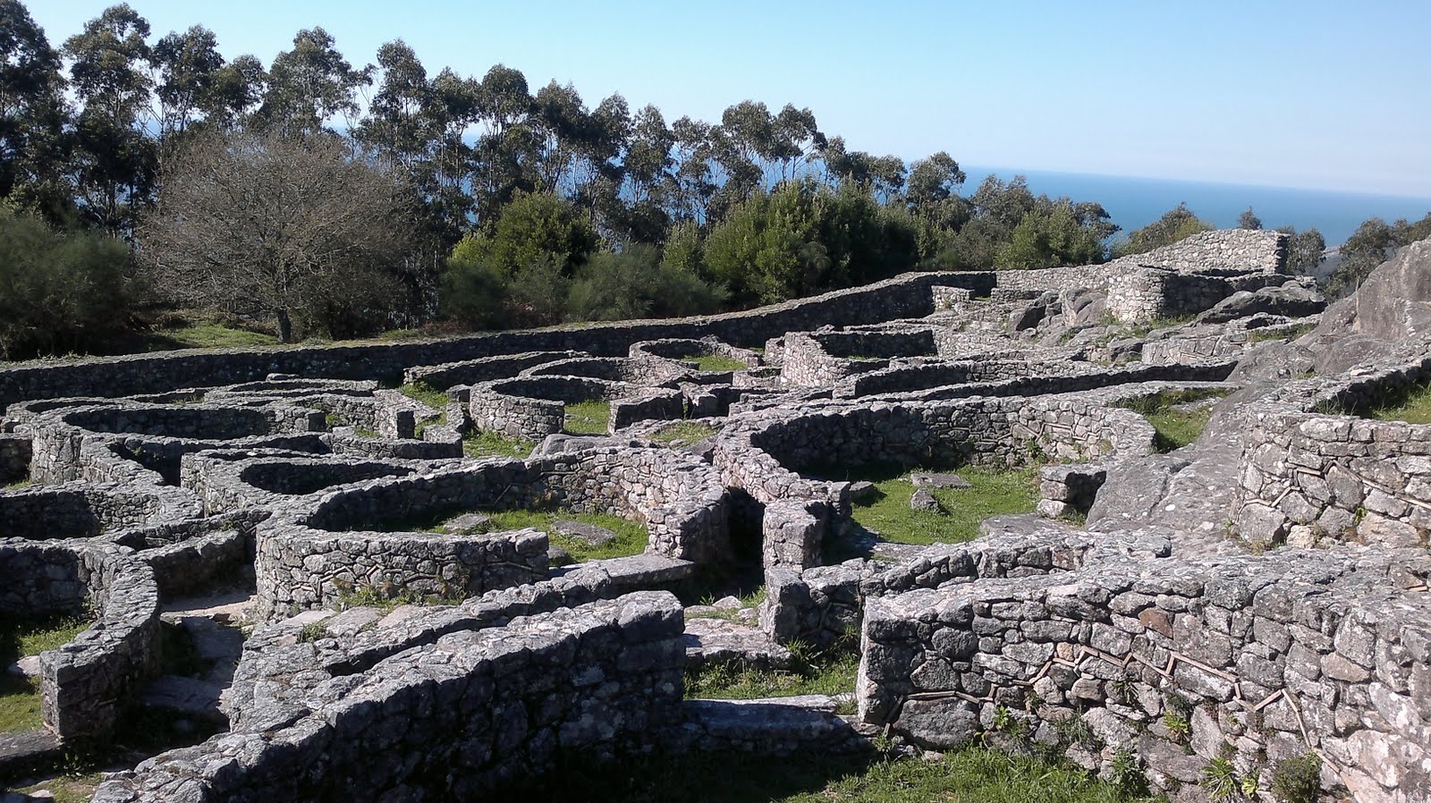Descubriendo Galicia: En dirección al Castro de Santa Tegra