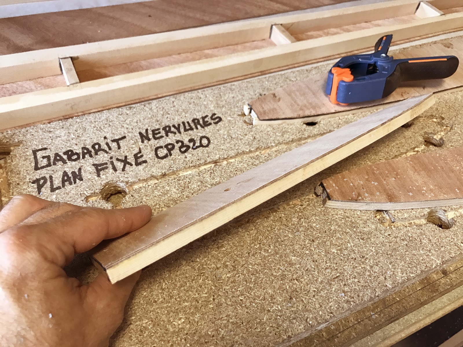 SUPER EMERAUDE CP 320: Nervure de plan fixe (suite)