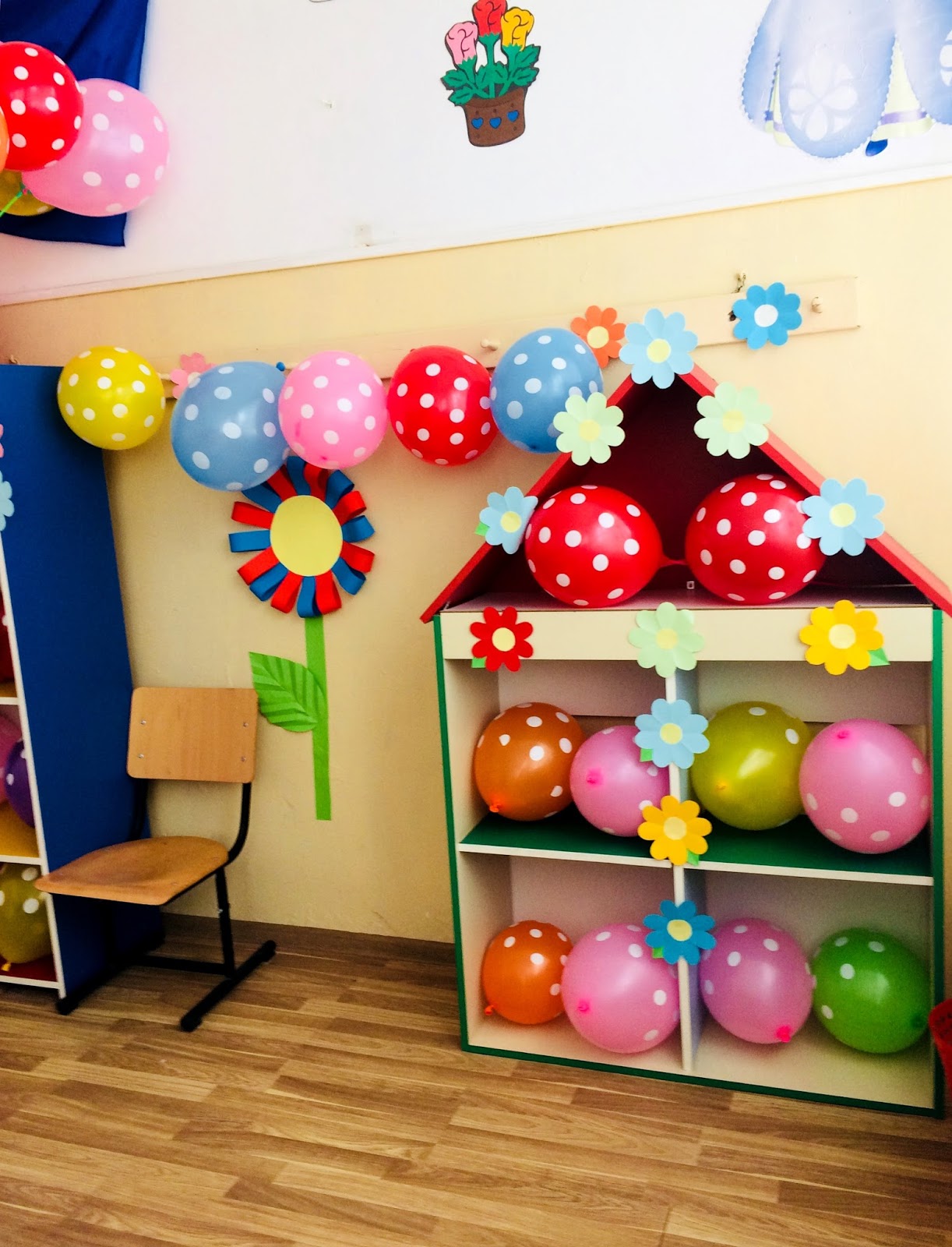 Decor festiv pentru sala de clasă - Materiale didactice de 10(zece)