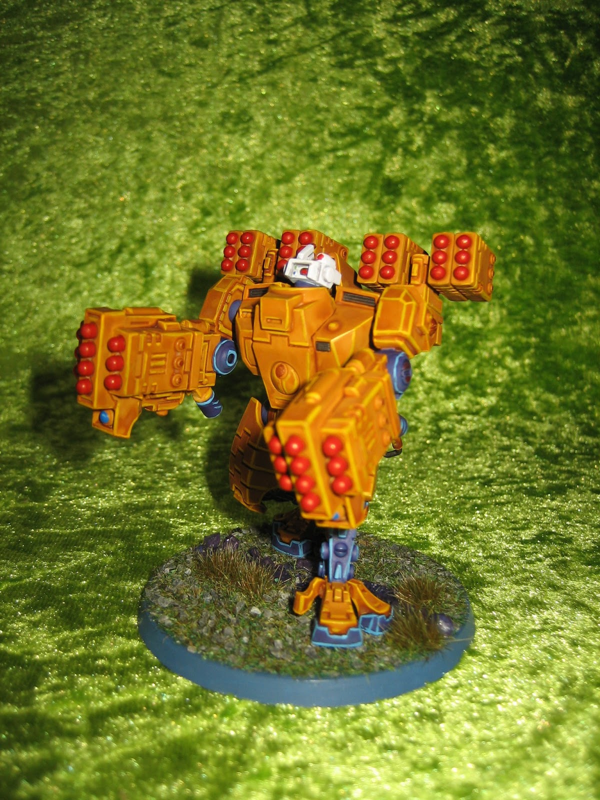 Making miniatures with Mario: Tau XV 88 Broadside Battlesuit 2 Finished
