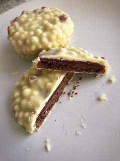 Elizabeth Shaw Luxuriously Tempting Biscuit Selection