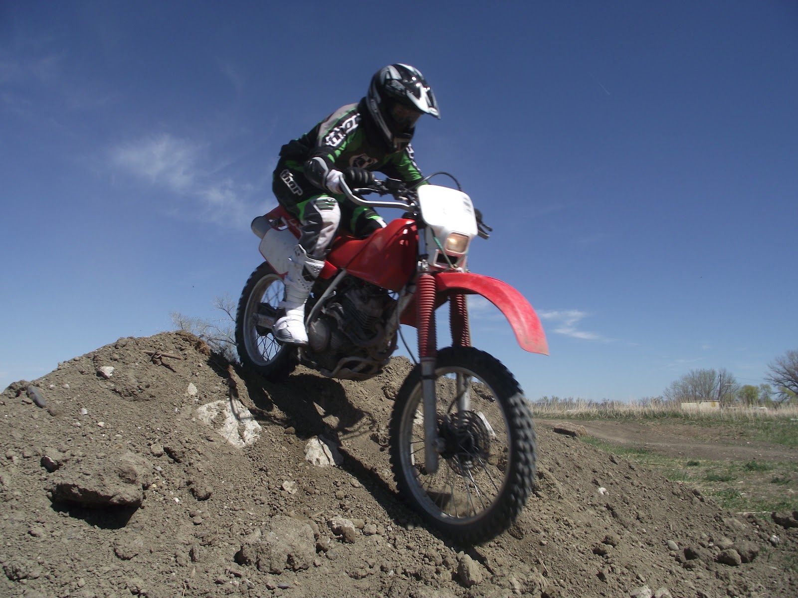 Quadro Amigos: 1989 XR250R review by Tanner