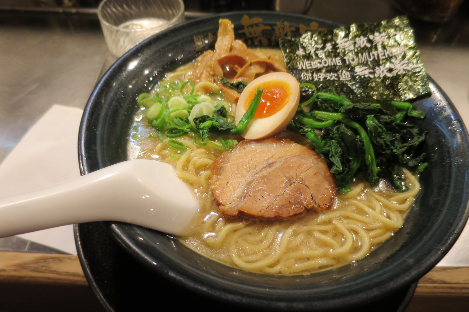 Tokyo Belly: IKEBUKURO: Mutekiya Ramen at 1:30am and a loooong line of ...
