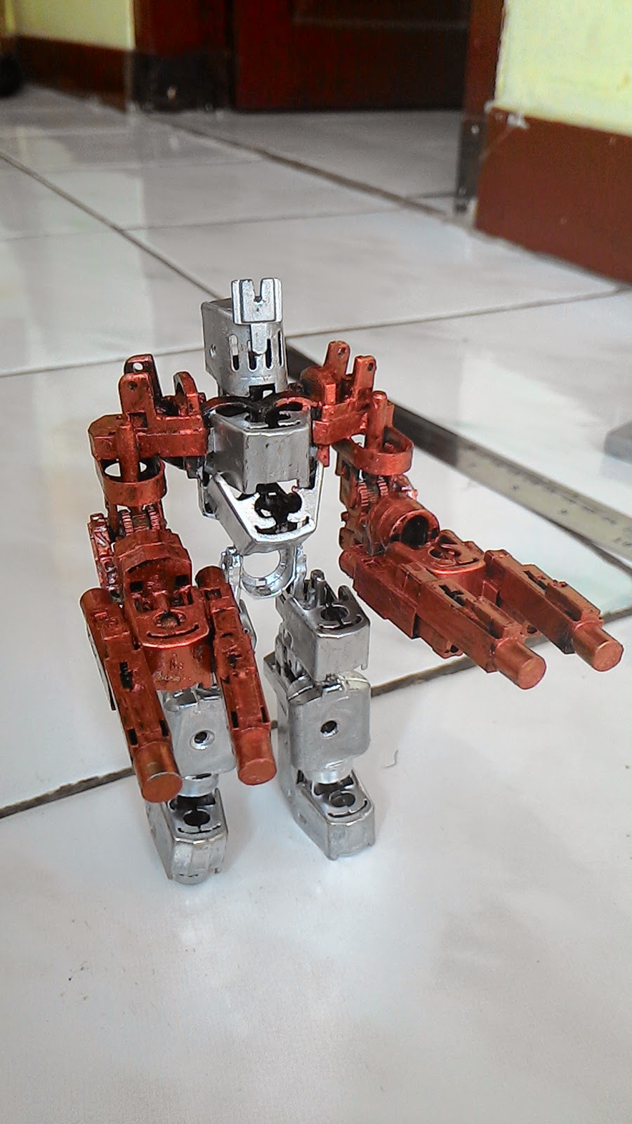 daniel BLOGSPOT: MINIATUR ROBOT DARI KOREK GAS