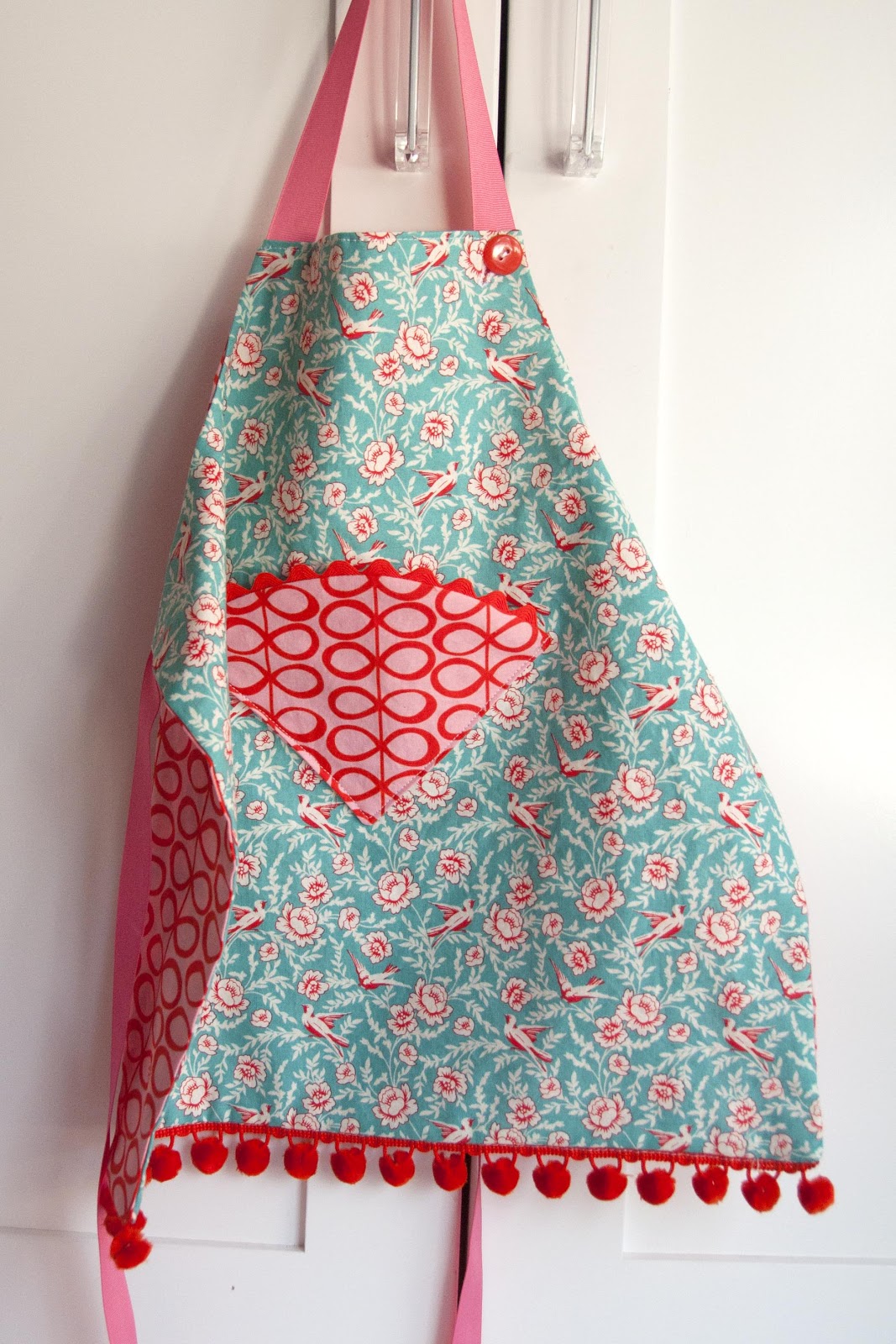 Aesthetic Nest: Sewing: Child's Reversible Fat Quarter Apron (Tutorial ...
