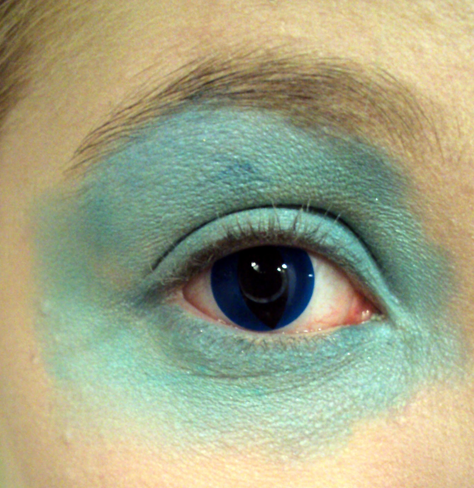 Dom, Lomp & Famous.: DIY: Blue Alien Make-up