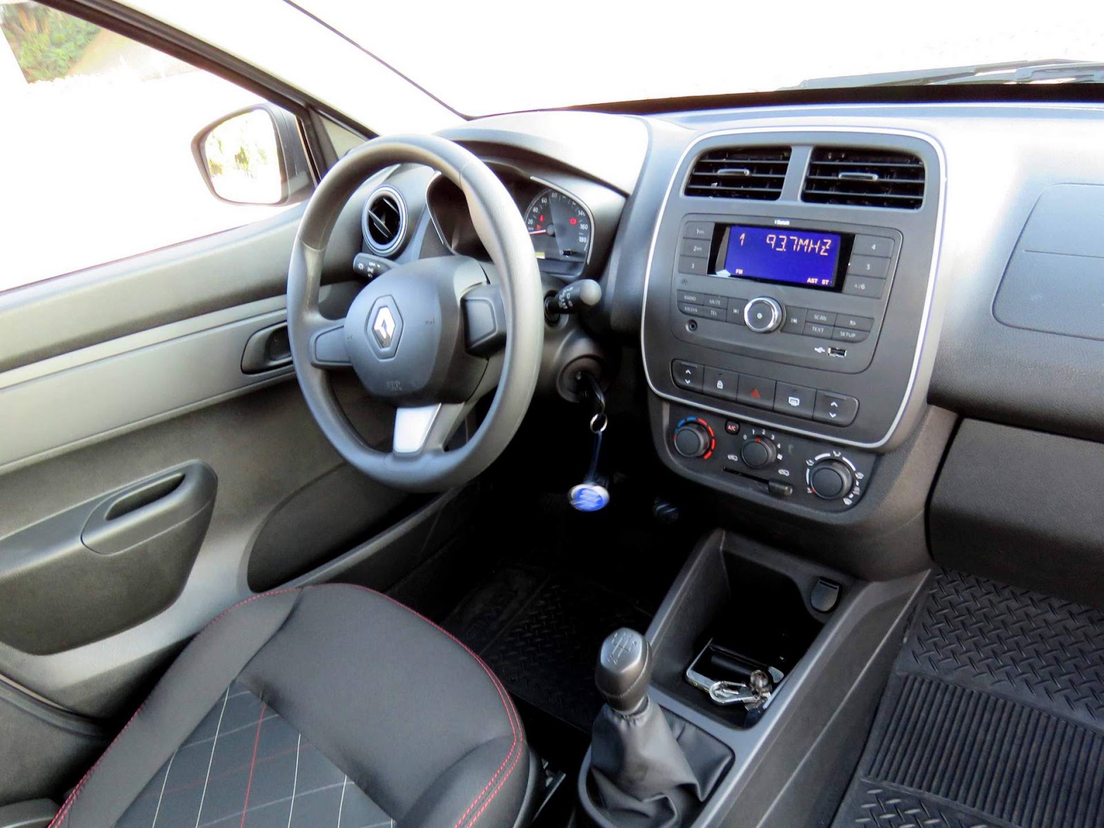 Renault Kwid Zen e Intense: preços elevados em novembro