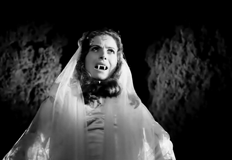 Just Screenshots: The Vampire and the Ballerina (1960 Italy)