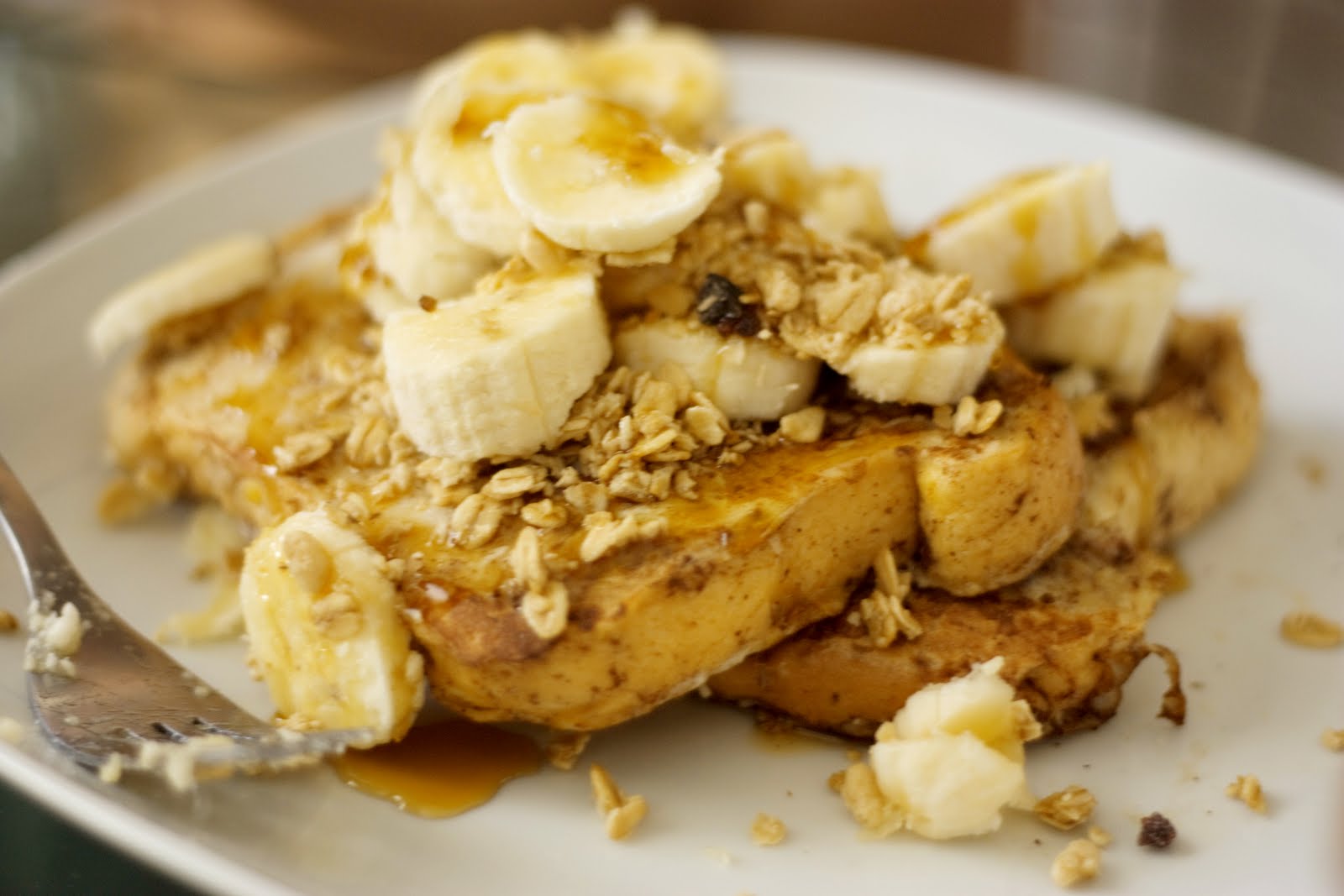 Chelsea Lyn: pomegranate granola french toast