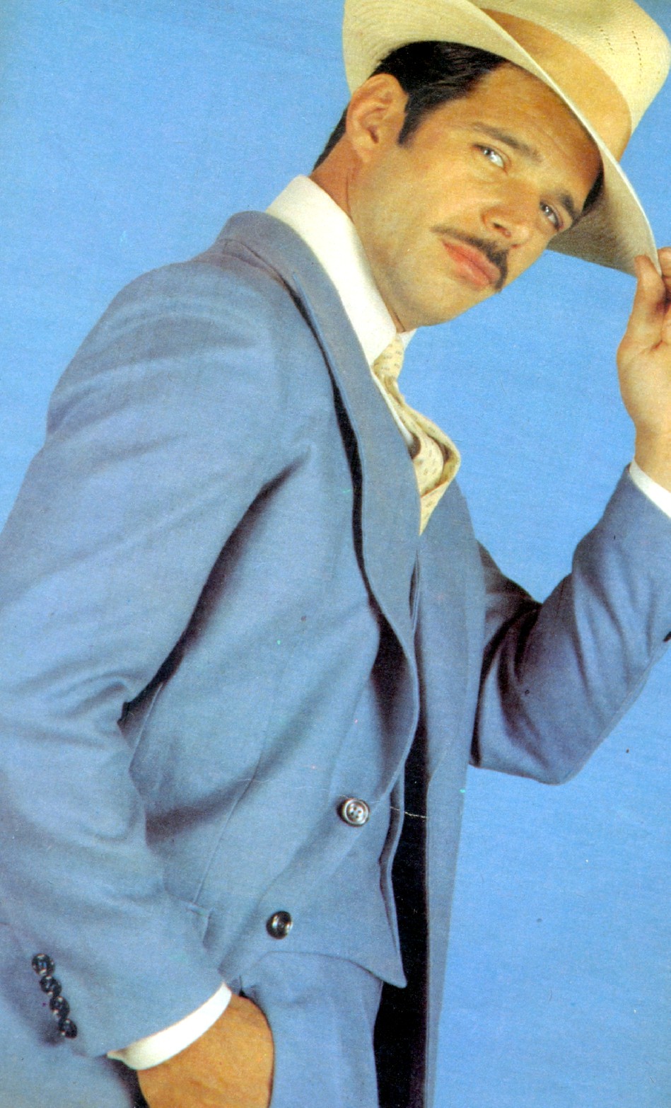 Astros em Revista: RAUL GAZOLLA O GALÃ DA MANCHETE