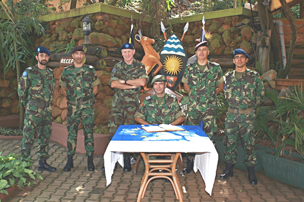 RANGERS & COISASDOMR: M558 - O C.T.O.E. no Uganda, pelo CMDT do CTOE ...