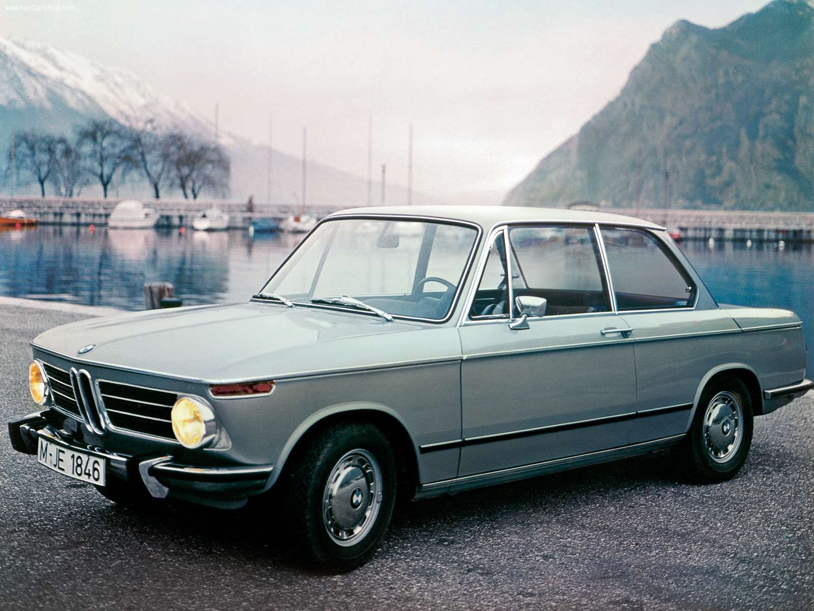Retro car: BMW 1600-2