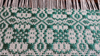 KB Knits & Crafts: Whig Rose Miniature Overshot Table Runner