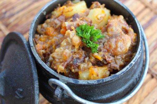LEKKER RESEPTE VIR DIE JONGERGESLAG: OXTAIL AND VEGETABLE POTJIE
