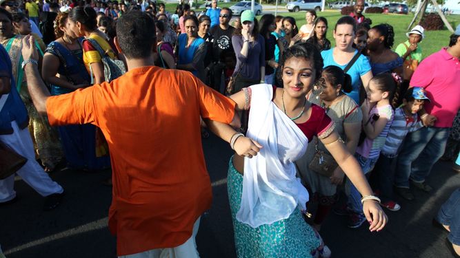 CORRIENTES MIGRATORIAS: LOS INDOSTANES O HINDUES