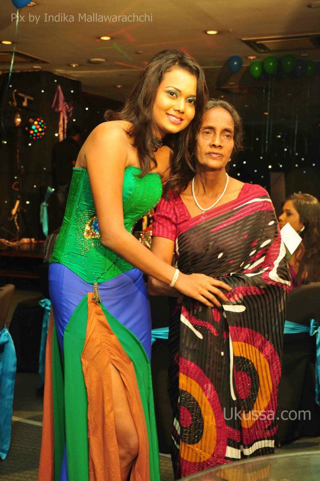 Ukussa Photo Gallery: Gayesha's Birthday Party & Web Launch