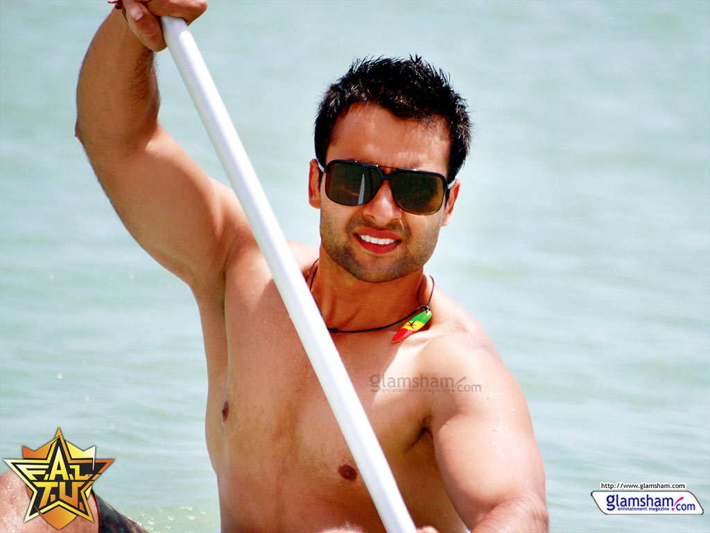 Wallpaper Schemas: F.A.L.T.U 2011 Movie Wallpapers