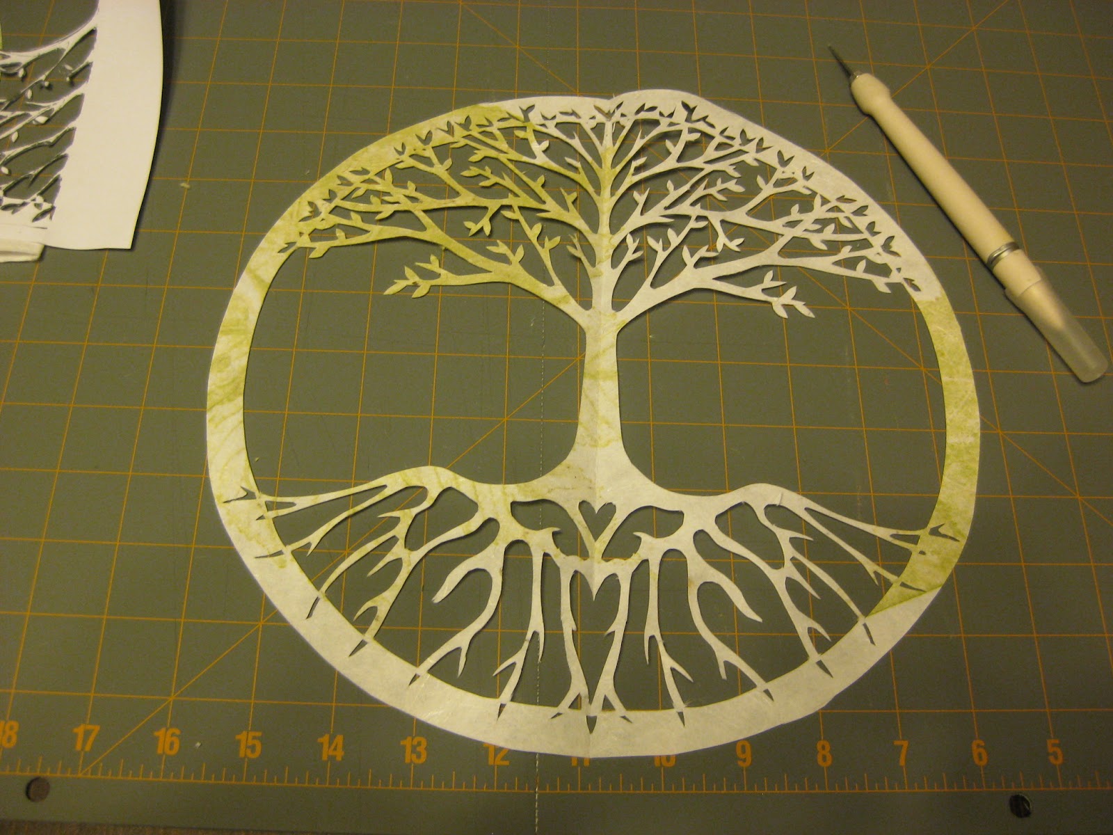 Handy Ande: Jennifer's Tree of LIfe Scherenschnitte