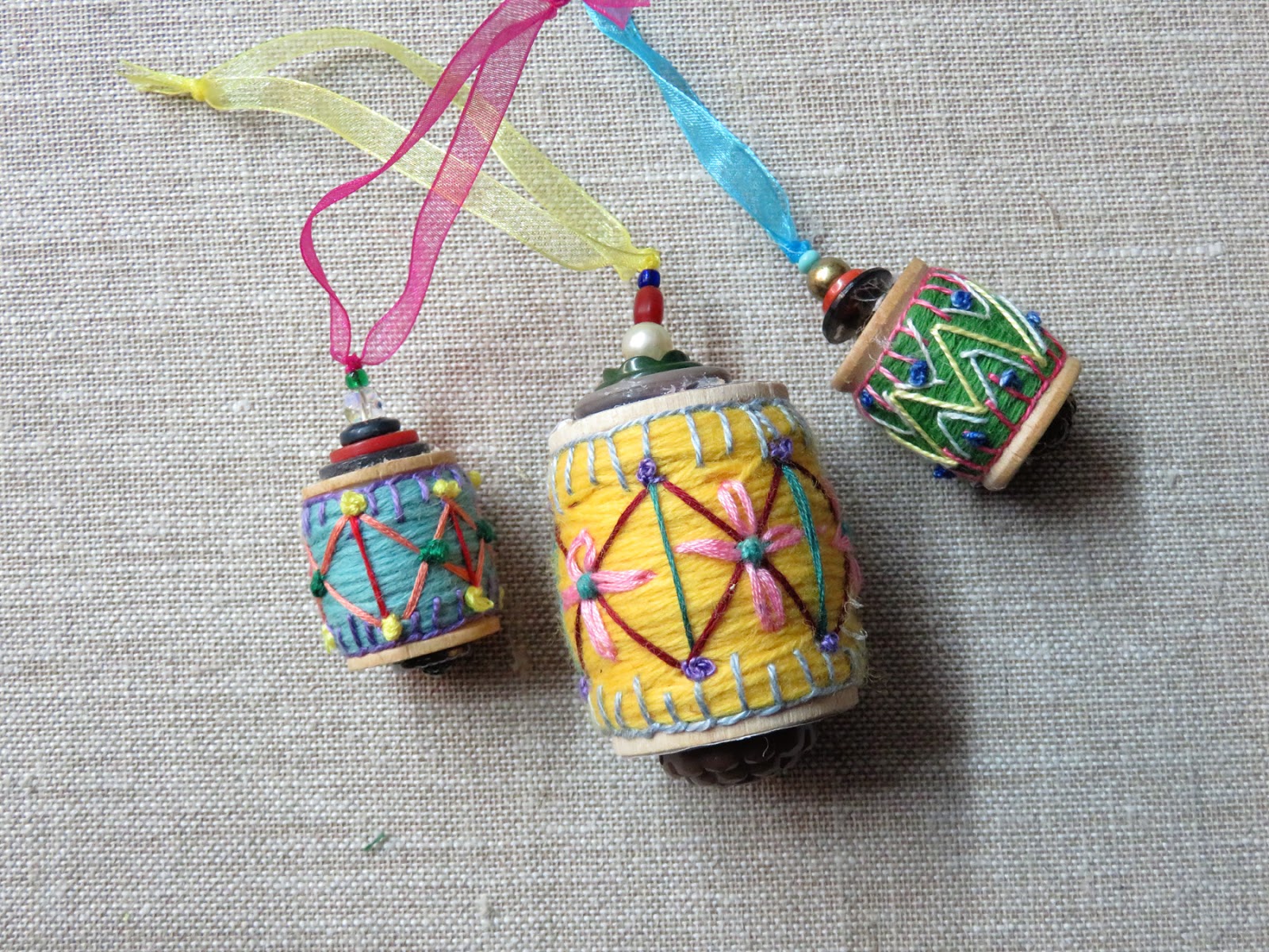 Art In Stitches: Wooden Thread Spool Ornaments
