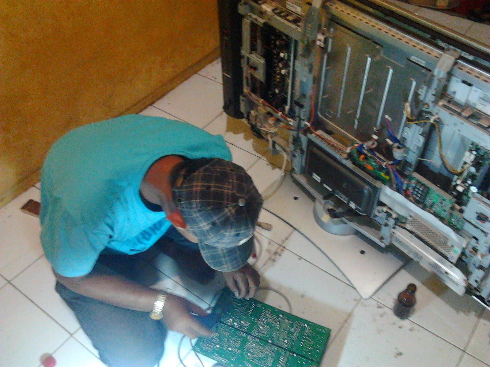 SERVICE TV LCD LED PLASMA PROJECTOR LAYAR LEBAR