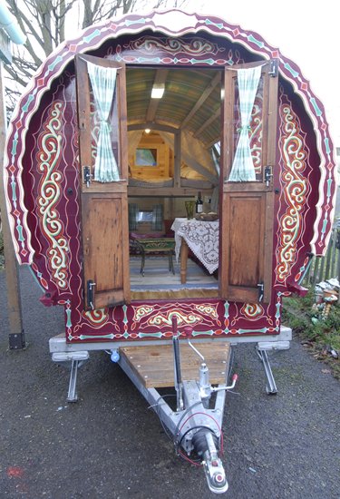 SilentOwl: Bender Tents and Bow Top Wagons.