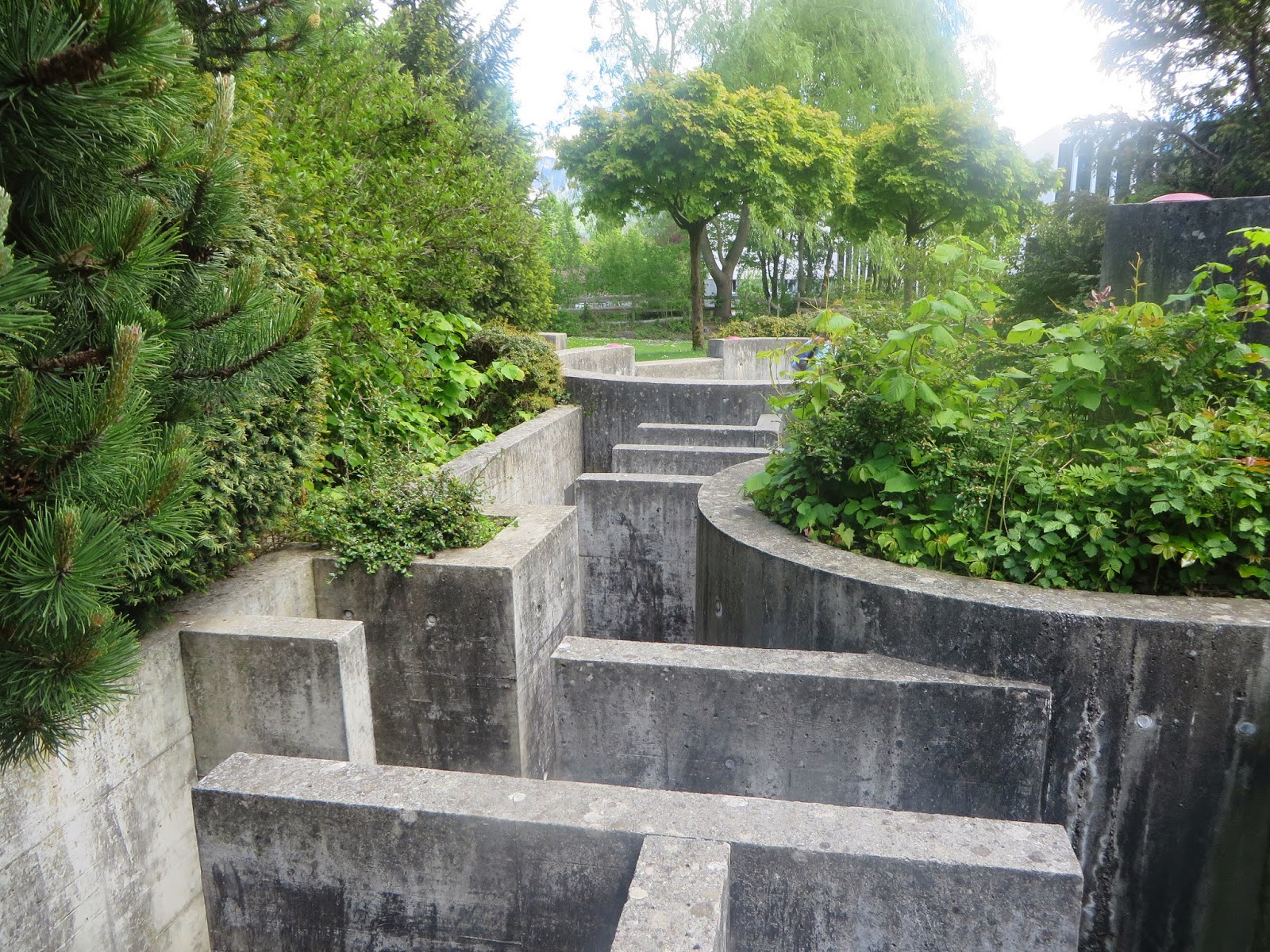 Play de Gex: Corbusian Concrete Maze at Bulle