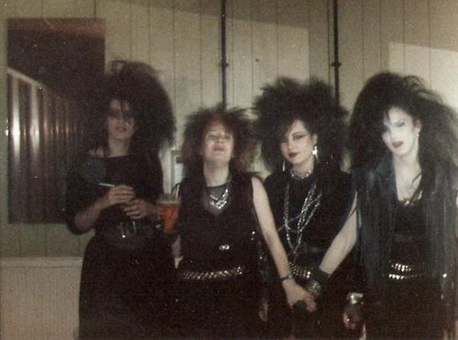 NIGHTWALKER: IN THE DARK,GOTHIC LOOKS,FOTOS DE GOTICOS 80S NOCHE NOSTALGIA