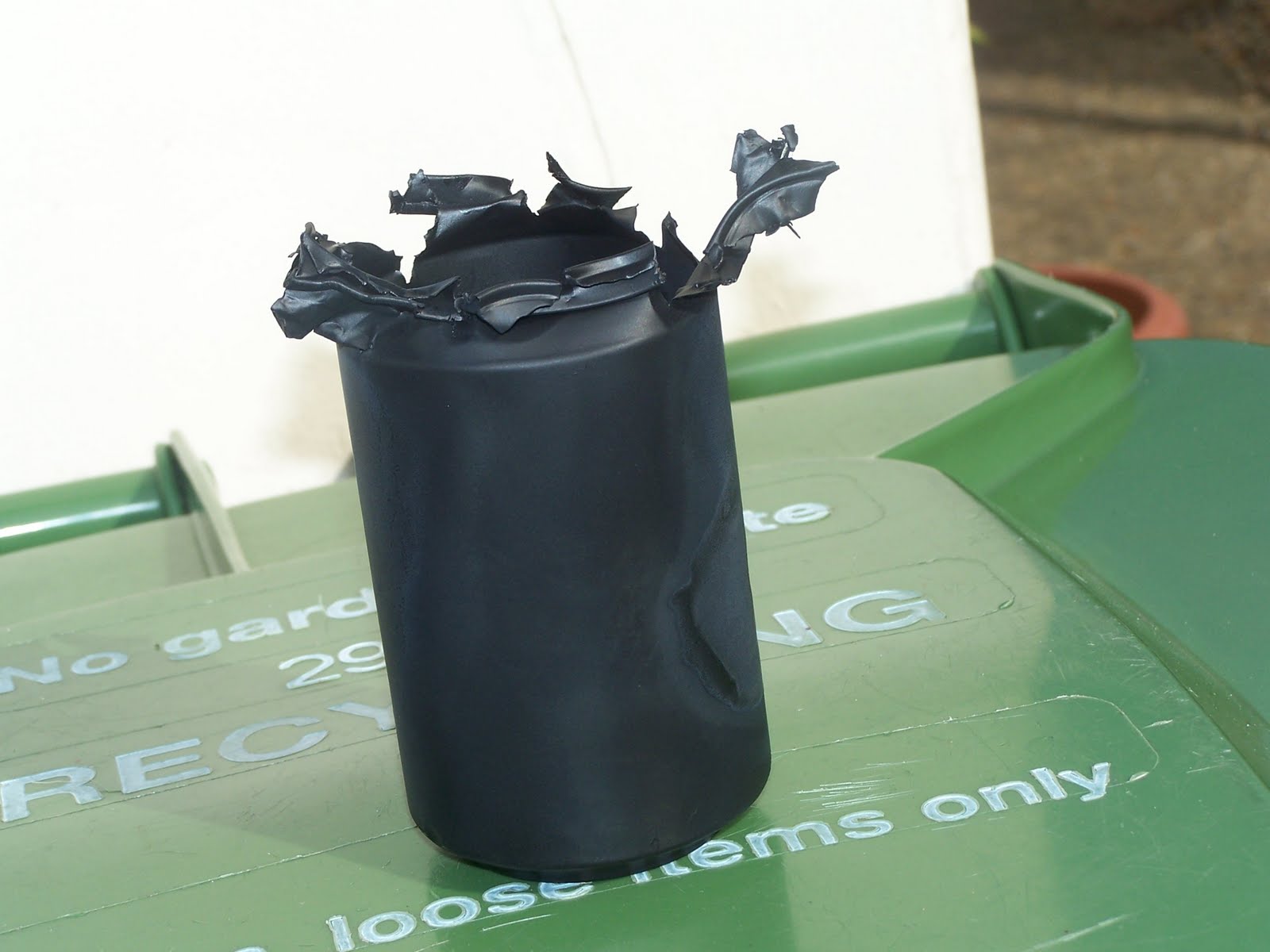 AlfiesWargamingAndOtherCrap: How To Make An Exploded Oil Canister