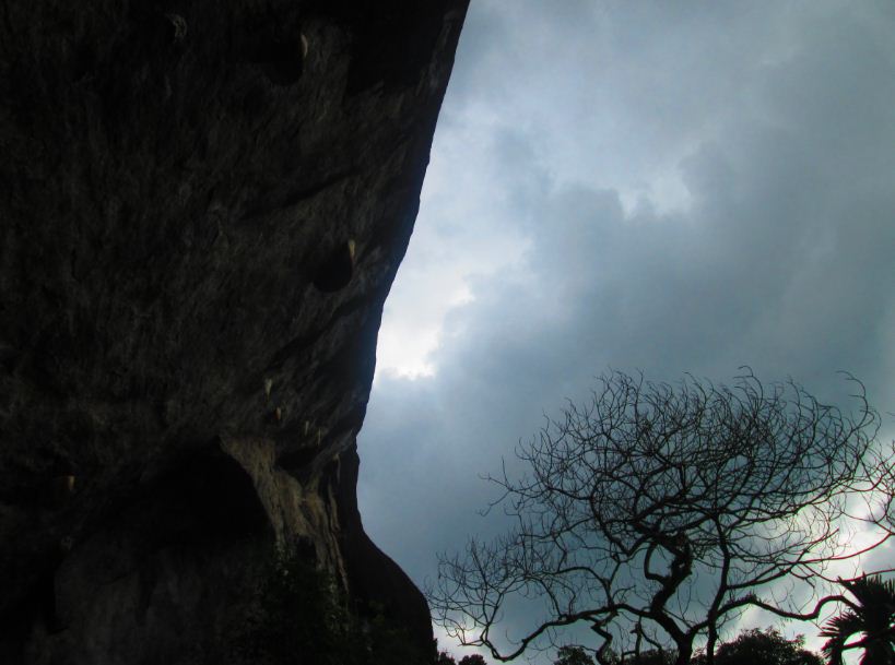 Budget Travelling: Ambulgama Temple - Sri Lanka