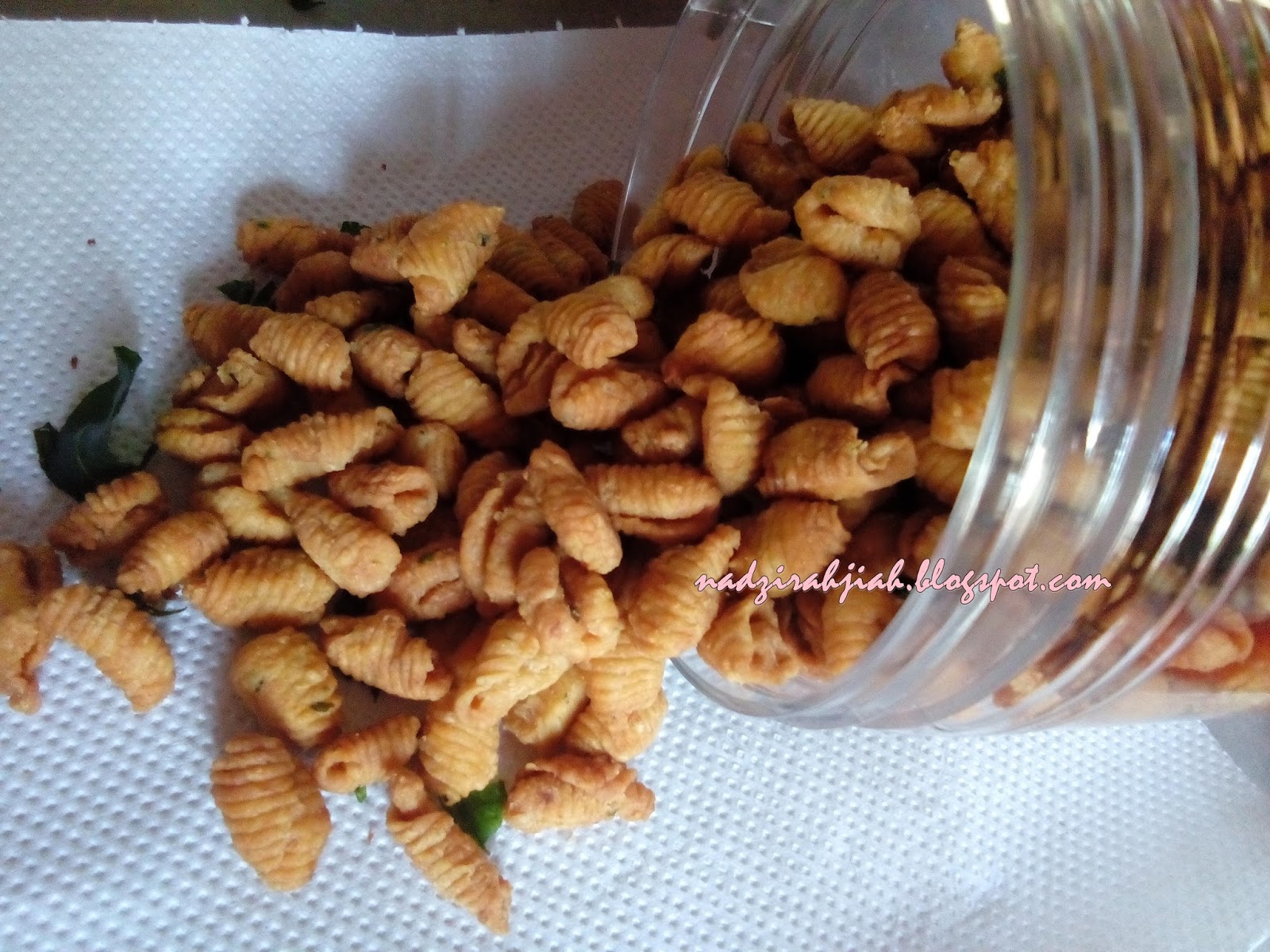 nadzirahjiah: Resepi kuih siput rangup kriuk kriukkk