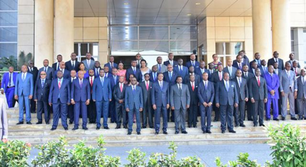 Gouvernement congolais 58 membres, gouvernement français 22 membres. Un ...