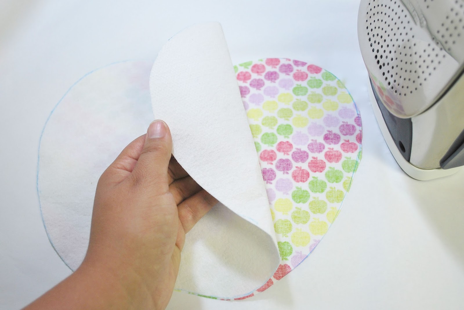 Apple Free Lunch Box Sewing Pattern and Tutorial - The Cottage Mama