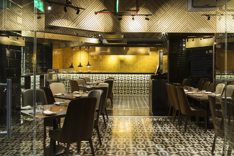 Top Must Visit Places at DLF Cyber Hub | Top Restaurants & Bars That ...