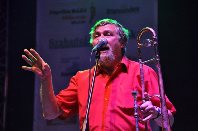 Kolozsvári Magyar Napok: Benkó Dixieland Band koncert Kolozsvár Főterén ...