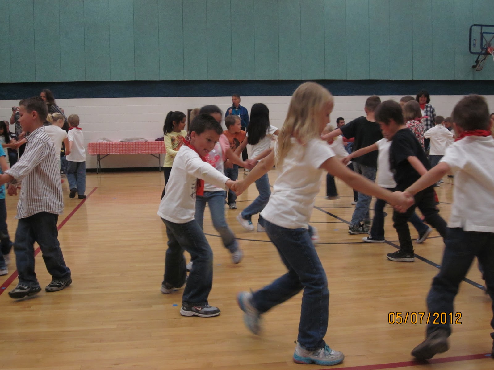 The Montaño Family: Square dancing and training wheels...