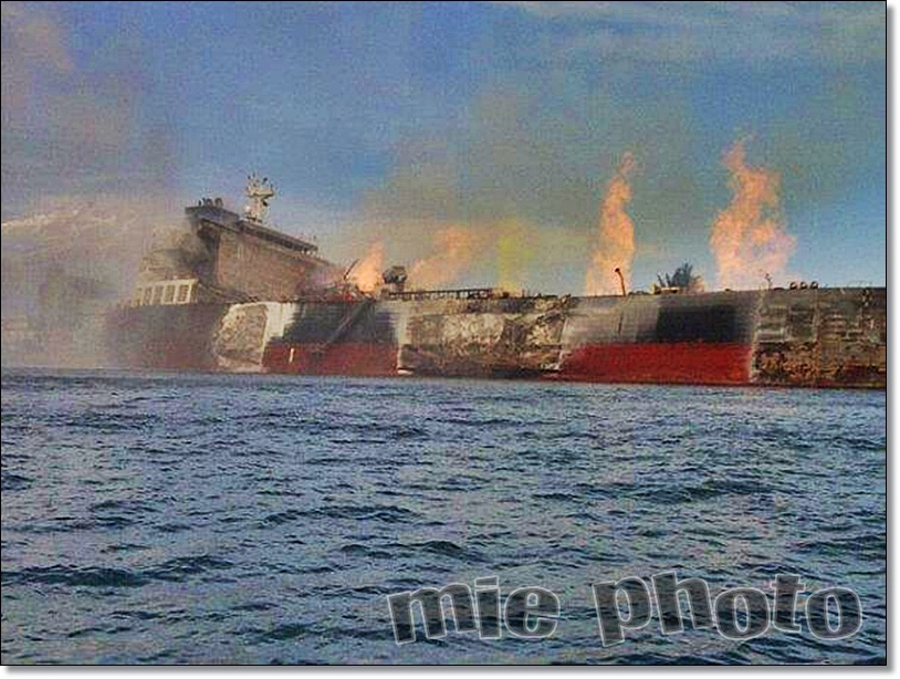 Gambar Kebakaran Kapal MT Bunga Alpinia Di Labuan | mie