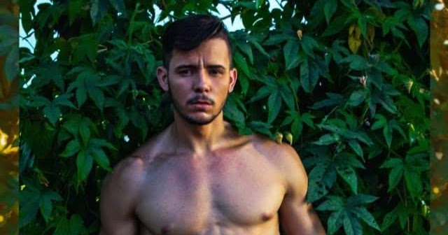 Inspirado em Narciso, new face Douglas Araújo posa para ensaio sensual