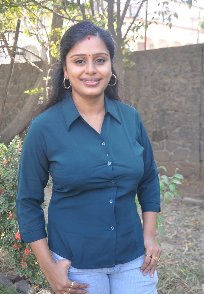 INDIAN ACTRESS: Latha Rao Tamil Sun TV serial actress big hanging boobs ...