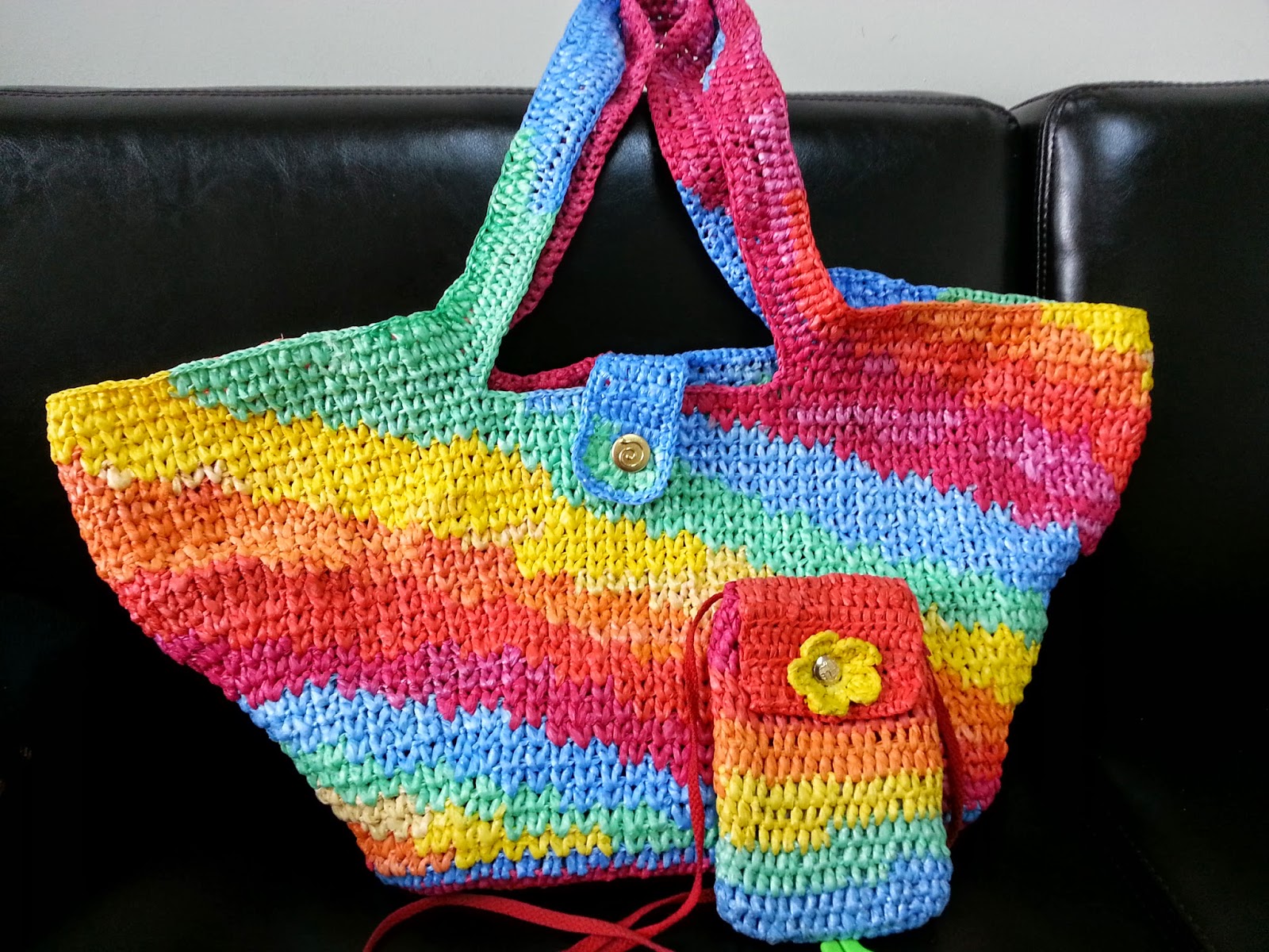 Interesting hobbies: Rainbow bag using plastic bags