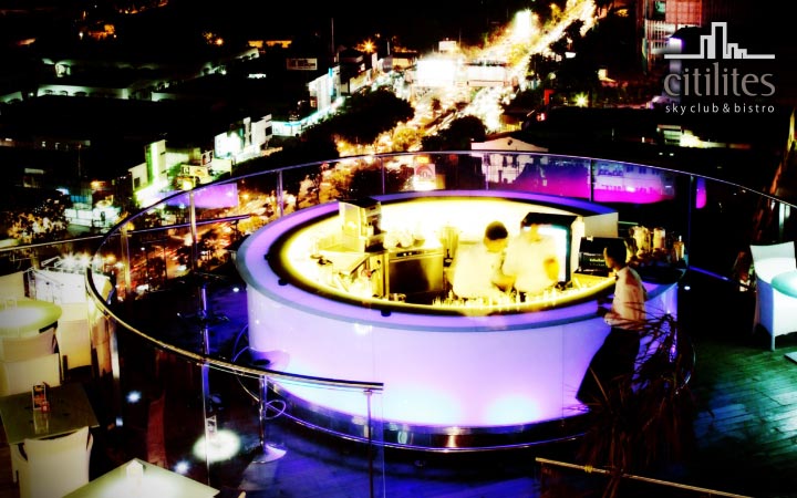 Touchdown, Java Paragon! - Traveler in a Suitcase!