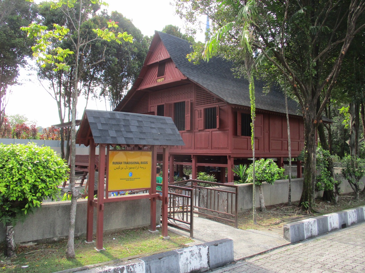 SENI LAMA MELAYU (MALAY OLDEN ART): Rumah tradisional Bugis (Bugis ...