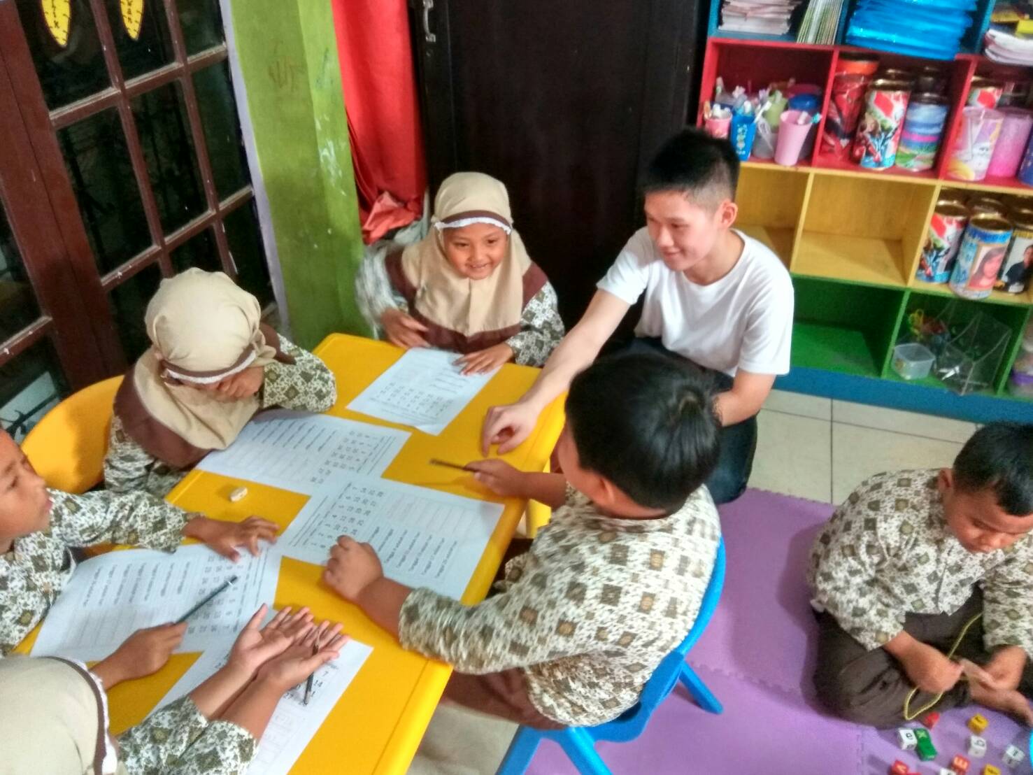 MENGAJAR DI PAUD AL-IKHLAS