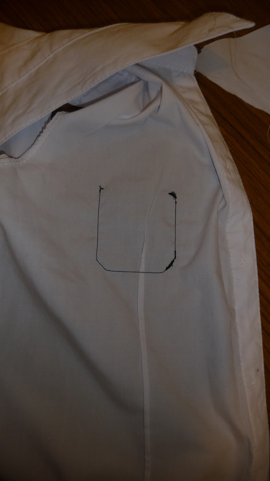 littlemishsunshine: DIY: Revamp an Old Plain Button-Down Shirt :)