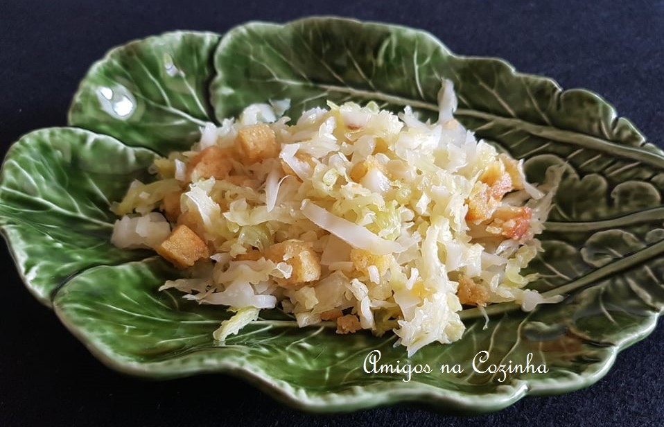 Amigos na Cozinha: Couve salteada com Broa de milho