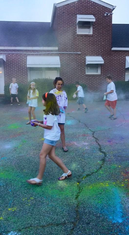 messy house, happy life: Colored Powder Fight!