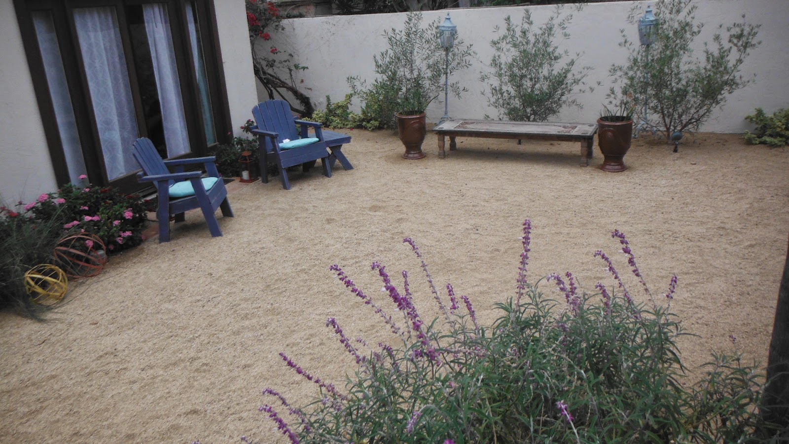 The 2 Minute Gardener: Photo - Decomposed Granite Courtyard